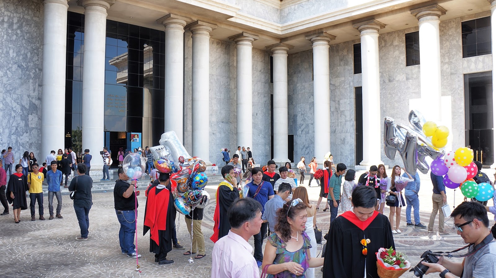 Choco Brownie & White Yolk : Against the World: Graduation ceremony ...