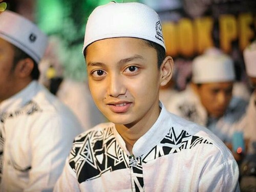 Profil Gus Azmi Askandar | Pendakwah Grup Sholawat ~ Biografi Tokoh Islam