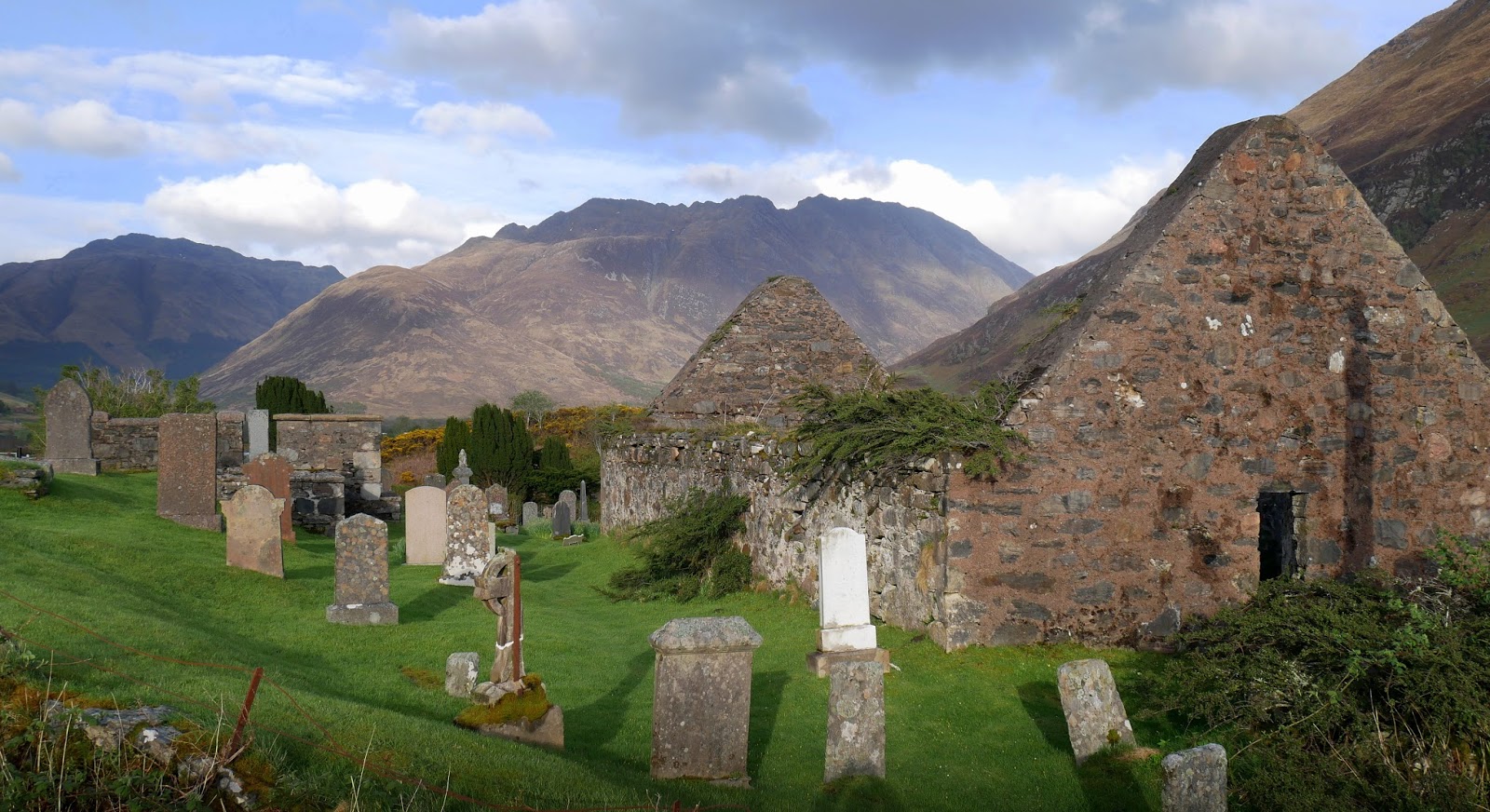 The Adventures of Skooby Blue (and Simon too): Morvich Evening Stroll