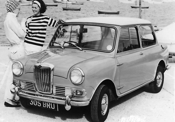 Car Style Critic: Some Badged First-Generation British Minis