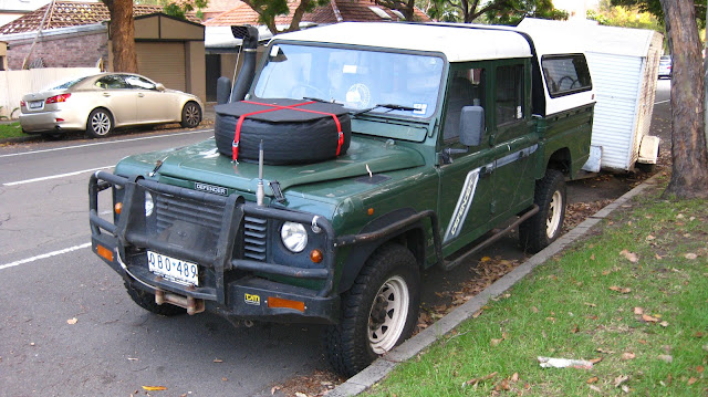 Aussie Old Parked Cars: 1994 Land Rover Defender Tdi LWB Double Cab Ute