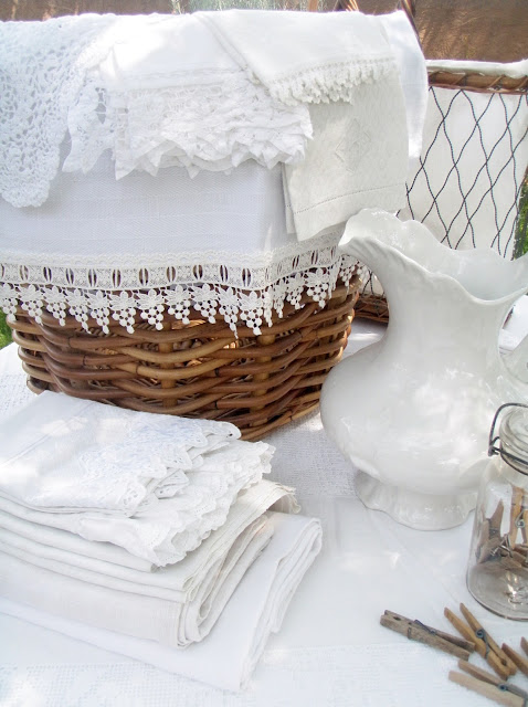 Cabin & Cottage : A Little Weekend Linen and Lace