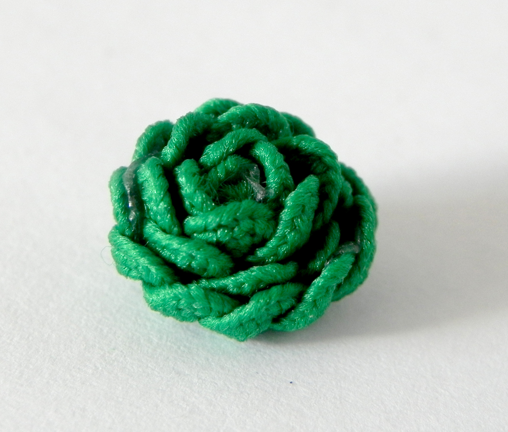 SybillinartNews: Tiny ric rac roses for accessories
