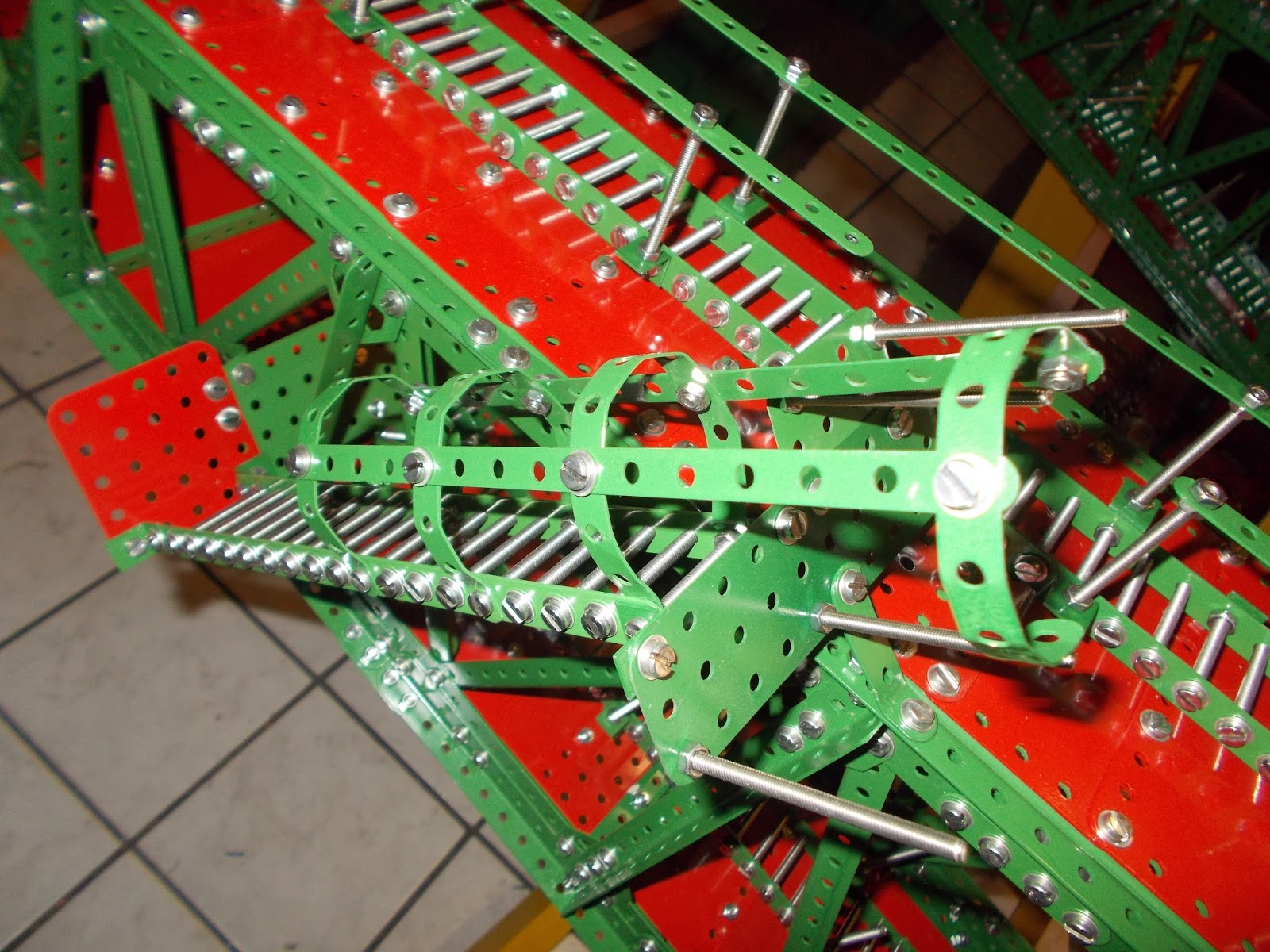 Mighty Meccano Marion 6360: Follow the construction of this ultra-large ...