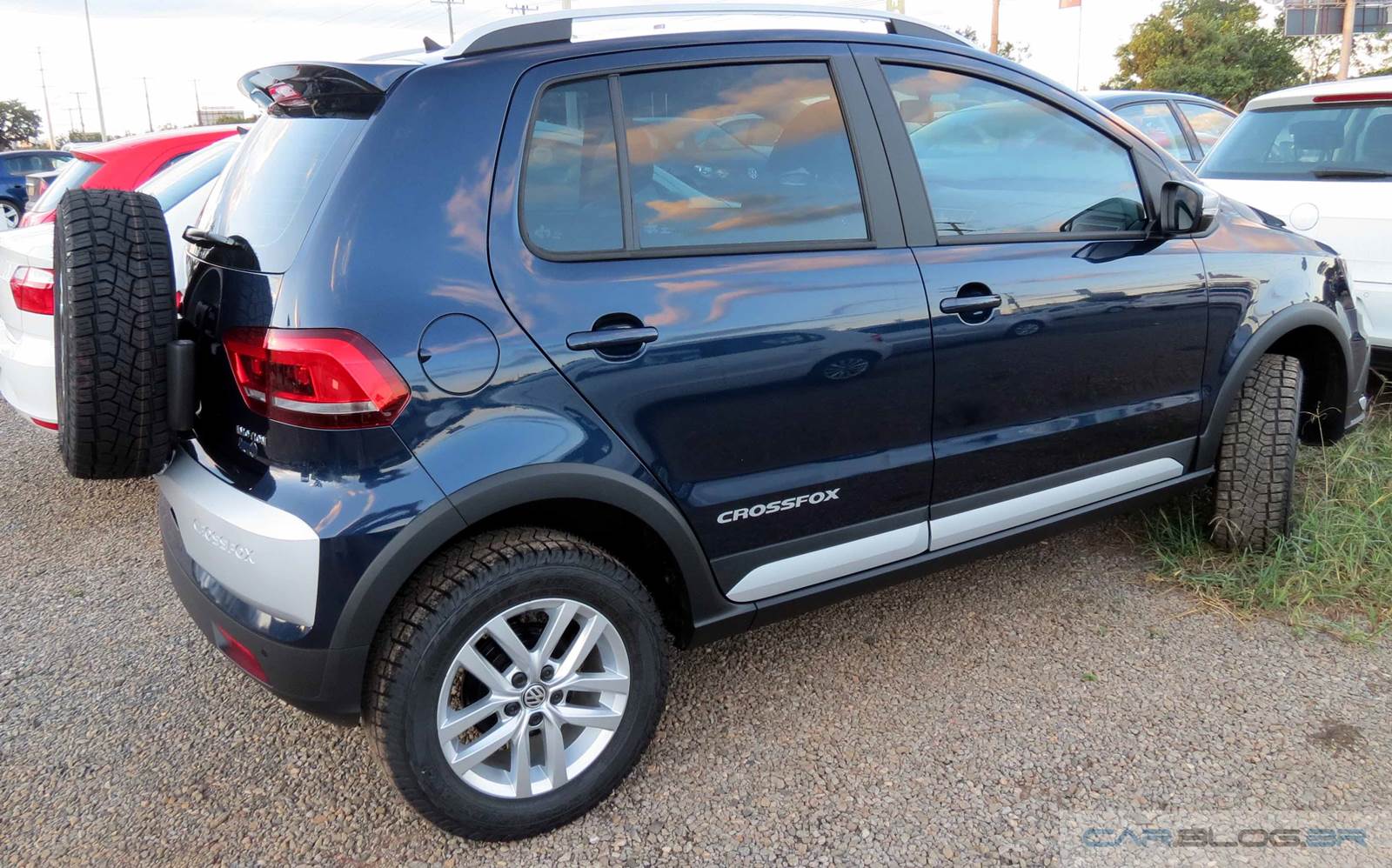 VW CrossFox 2016 Azul Night: fotos, preço e consumo