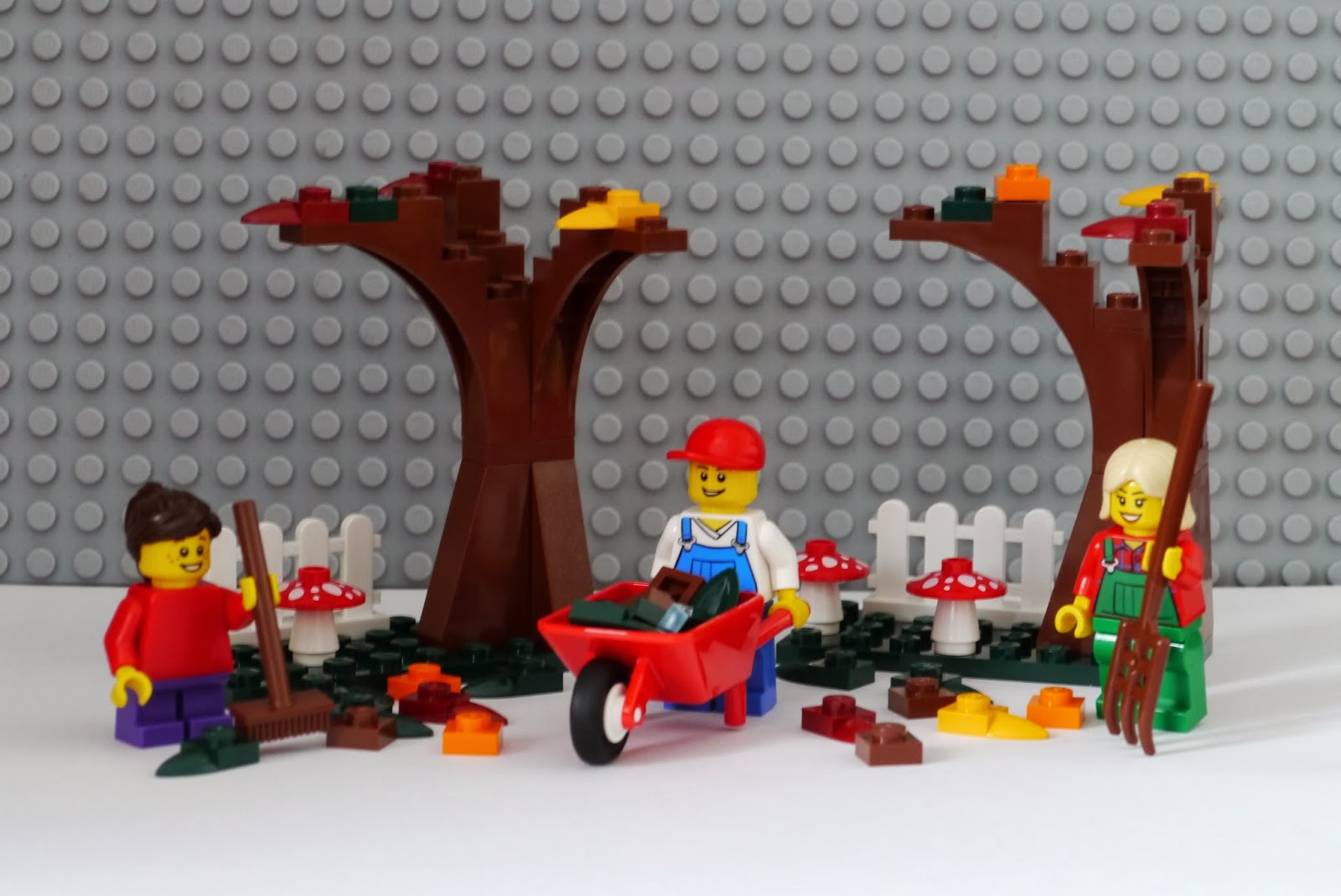 The Brick Jäger: Lego 40057 Fall Scene