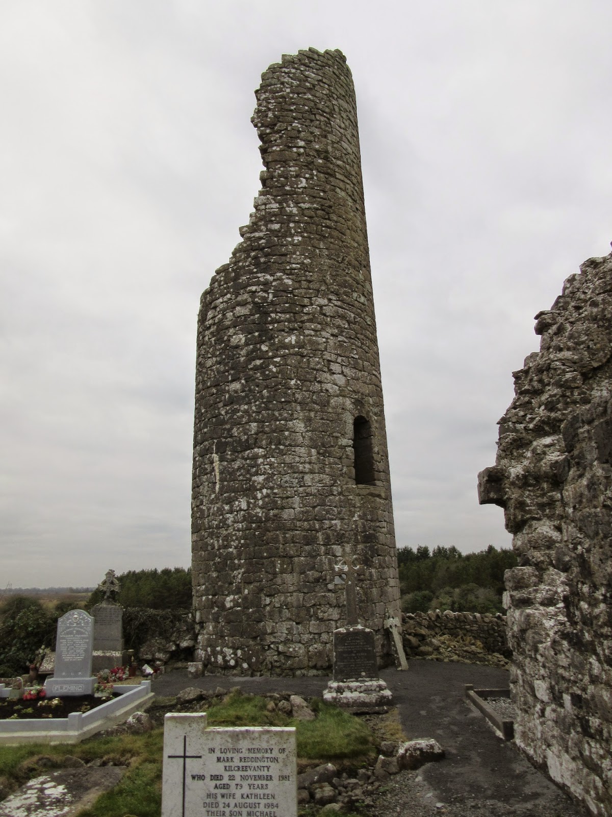 Rónán Gearóid Ó Domhnaill: Roundtower, in ruins, County Galway