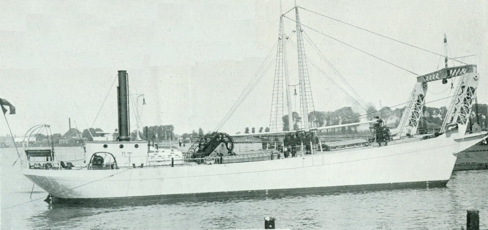 WARSHIPSRESEARCH: The first Dutch navy salvage vessel built in 1909-1945