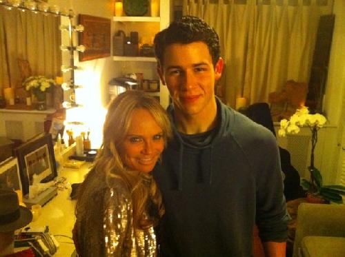 DIA DIA CON LOS JONAS: Nick Jonas y Kristin Chenoweth en "How to ...