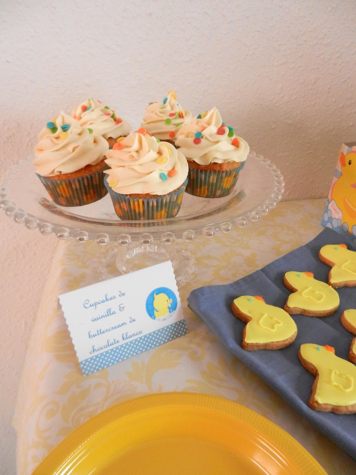 Los Dulces de Victoria: Rubber Ducky Sweet Table: Roberto Cumple 2 Añitos