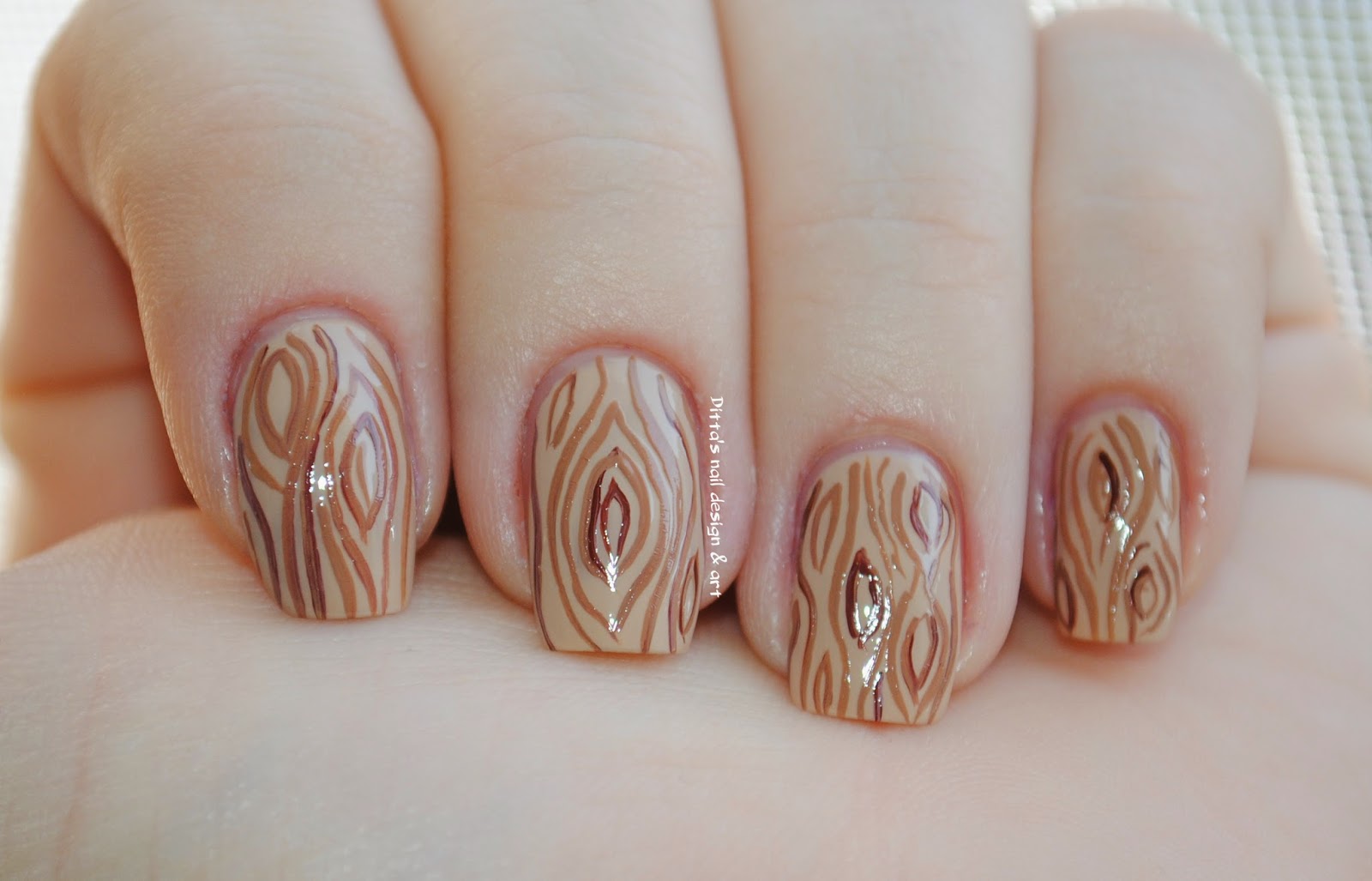 Ditta's nail design & art : Alphabet nail art challenge - Letter T