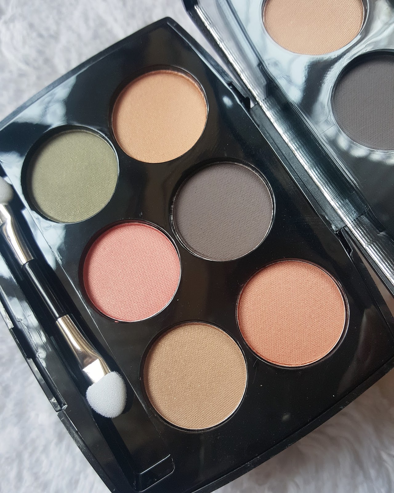RIDZI MAKEUP: NEW LAKME ABSOLUTE ILLUMINATING EYESHADOW PALETTE AND ...
