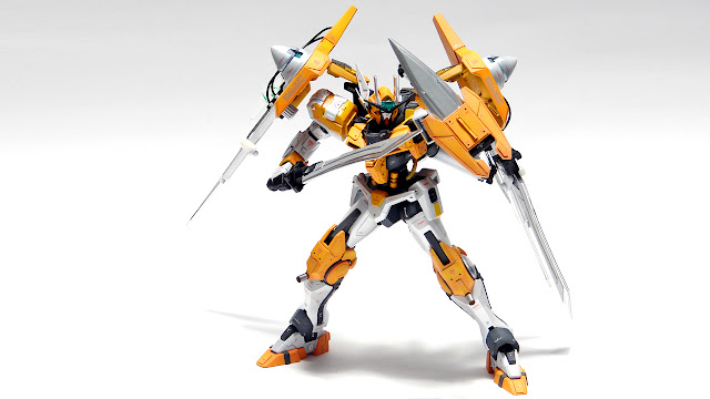 Gundam Family: MG 1/100 Gundam-00 Rebuilt Custom Build