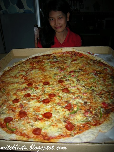 30- inch Pizza! ~ ♥Round-Tripinay♥