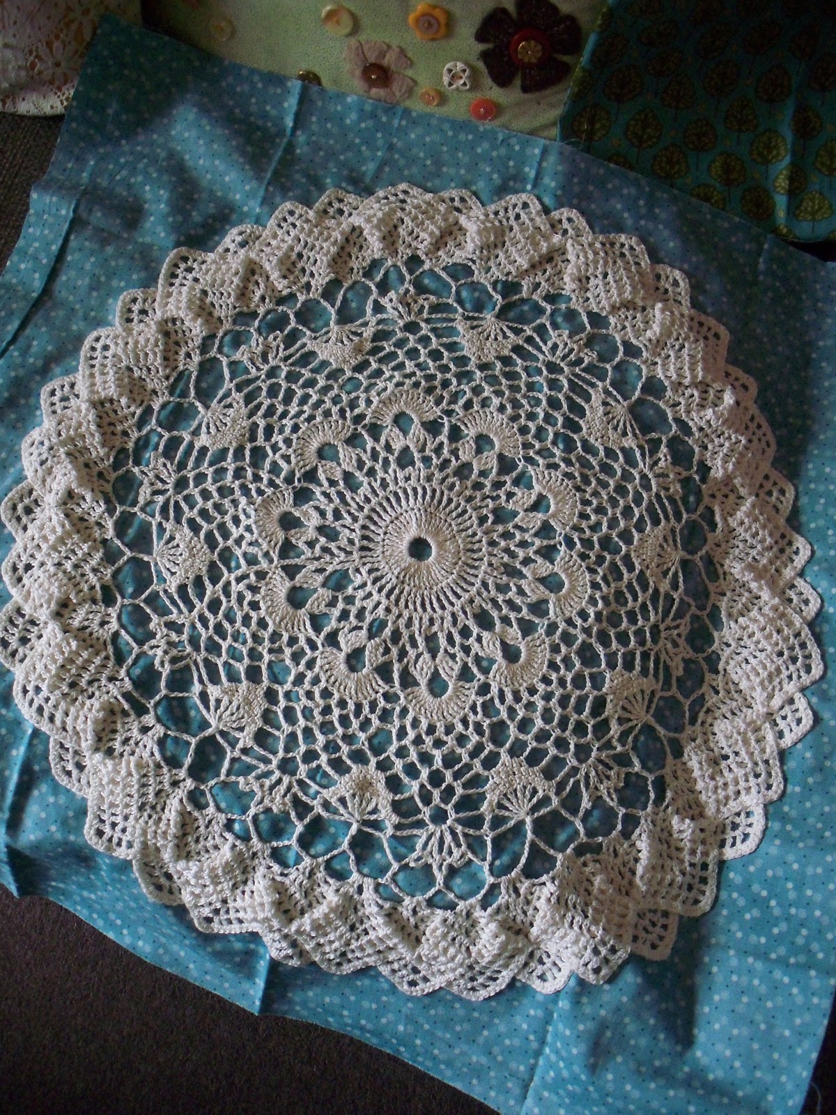 PearlyPea: Giant doilies and the reality of the crafty lifestyle....
