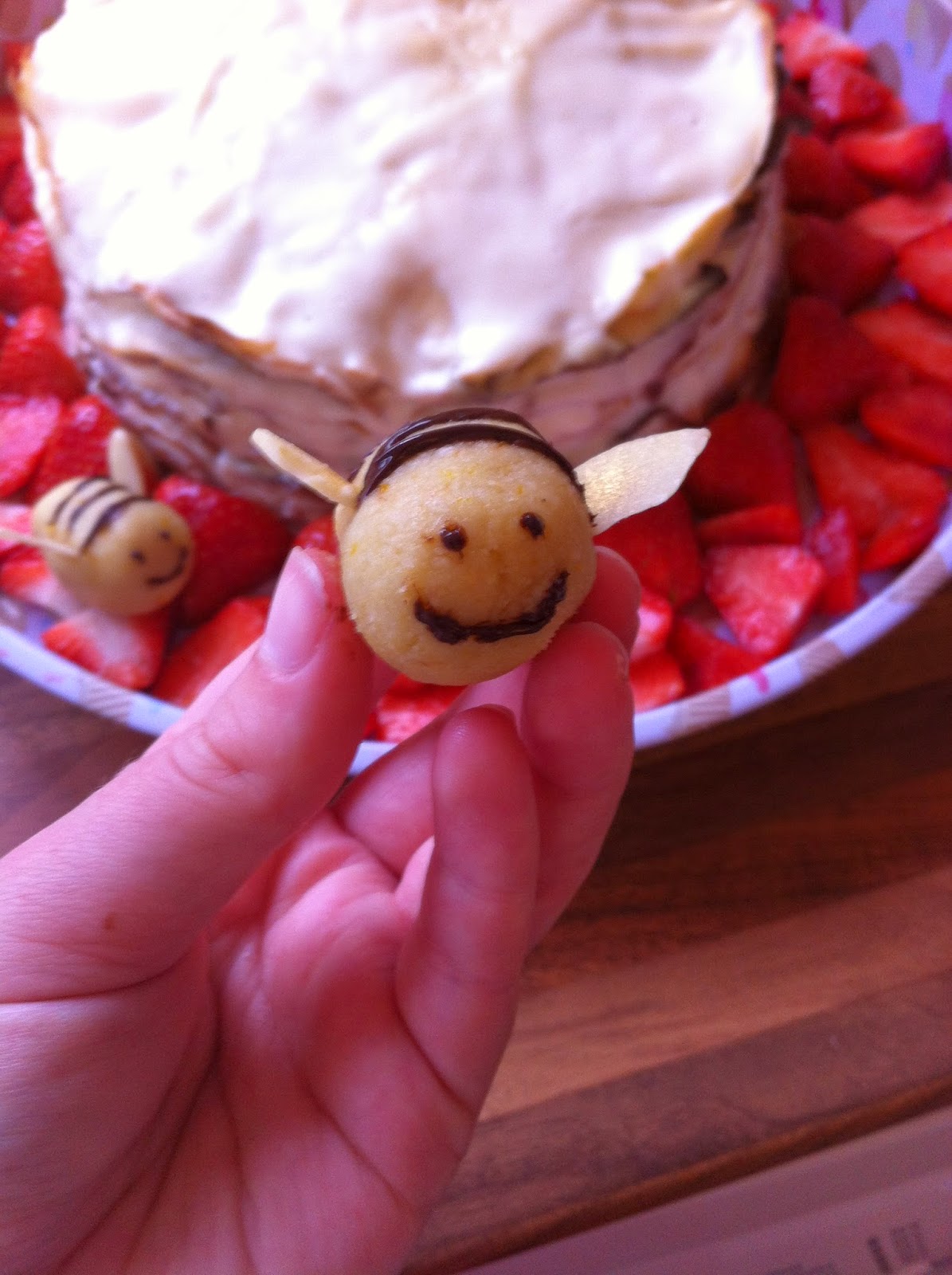 Ms B's Baking: Marzipan bees
