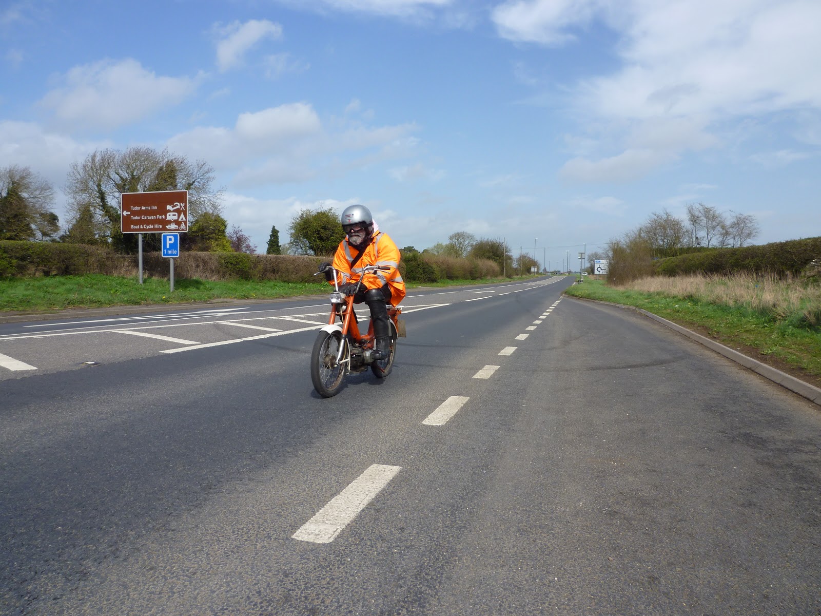 British moped madness arrives in Lands End / Norman Hyde - Norman Hyde