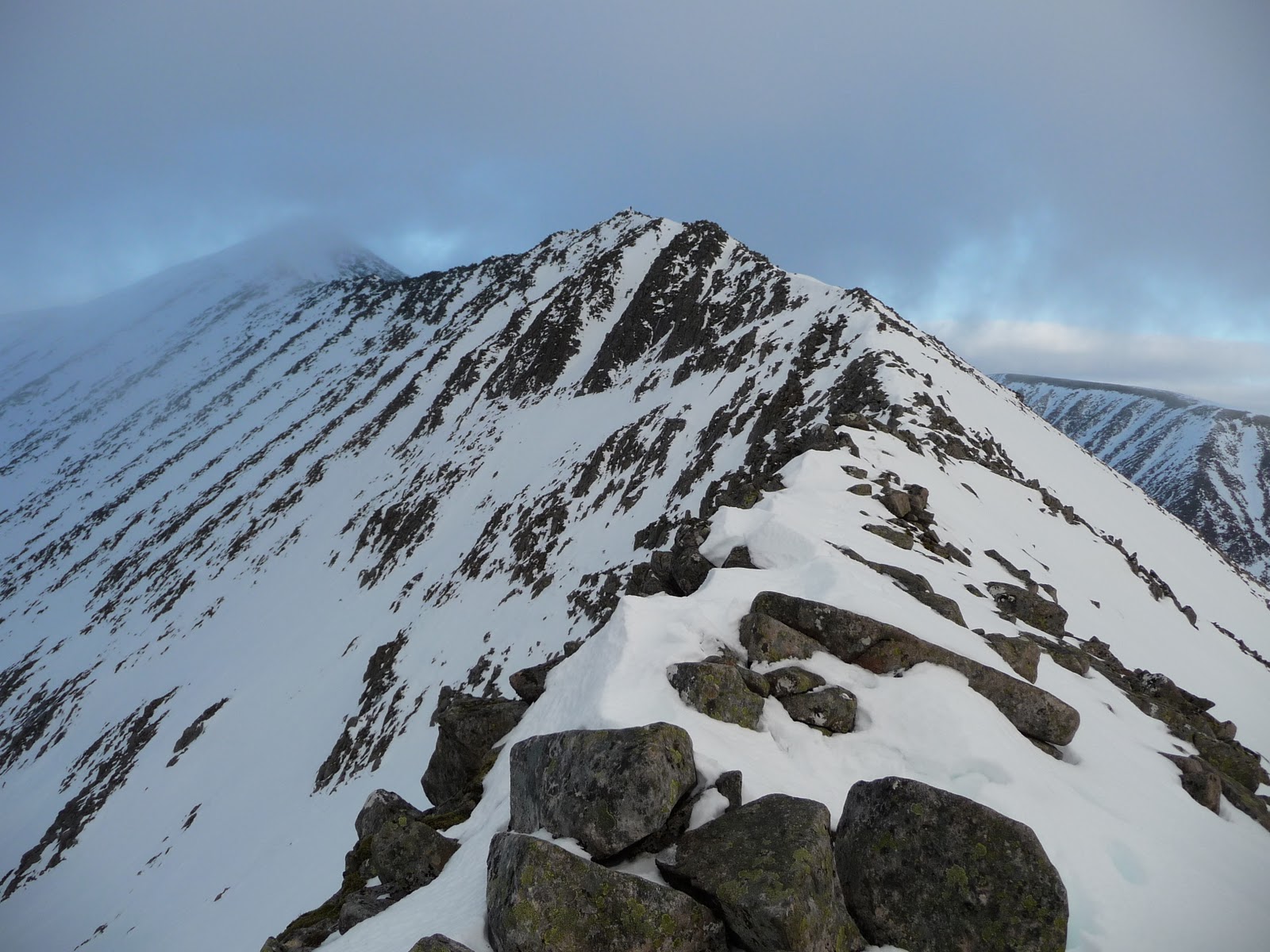 TARMACHAN MOUNTAINEERING: CARN MOR DEARG ARETE