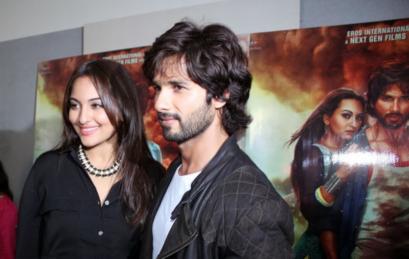 Fashion & Fok: Shahid Kapoor And Sonakshi Sinha Promoting R-Rajkumar ...