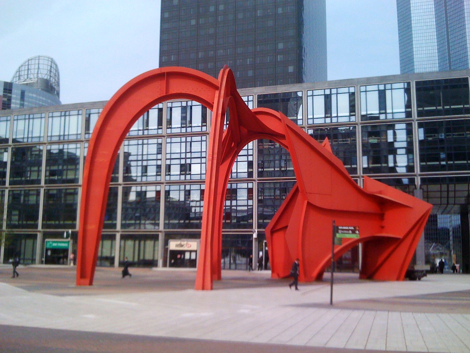 CALDER Le Grand Stabile Rouge ou l'Araignée Rouge