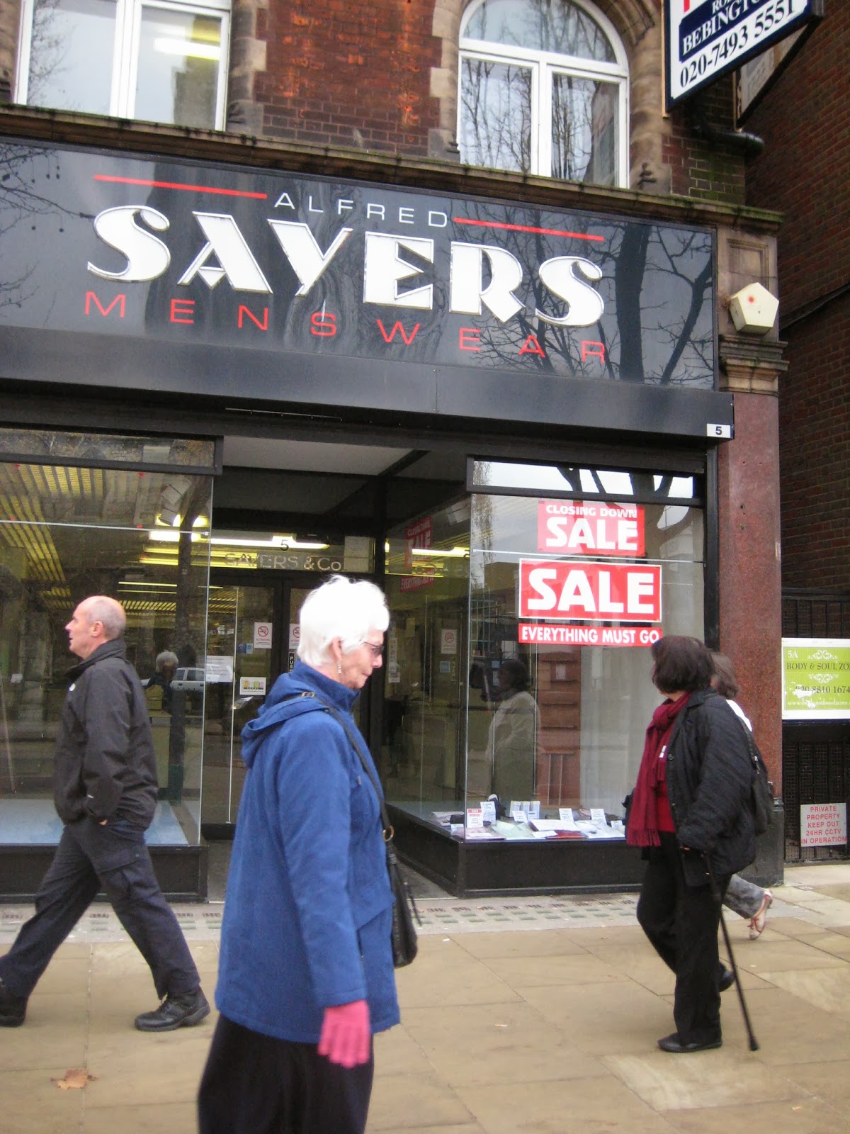 Straining over the blog..... More Tales from an Urbane Flâneur: UK ...