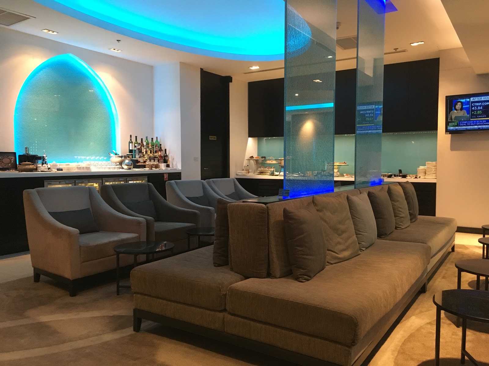 Фаси Чан 花士陳 の 旅遊體驗: [飛行分享] 阿聯酋航空 Emirates HKG BKK EK384/385 經濟艙