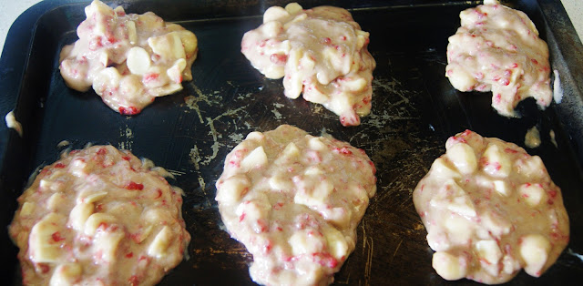 BAKING WHITE CHOCOLATE, RASPBERRY & MACADAMIA NUT COOKIES - A Life With ...