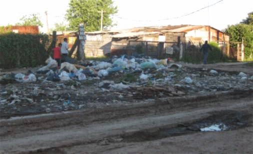 Quilmes Ahora: CAMINO: CERRADO AL TRANSITO Y LLENO DE BASURA