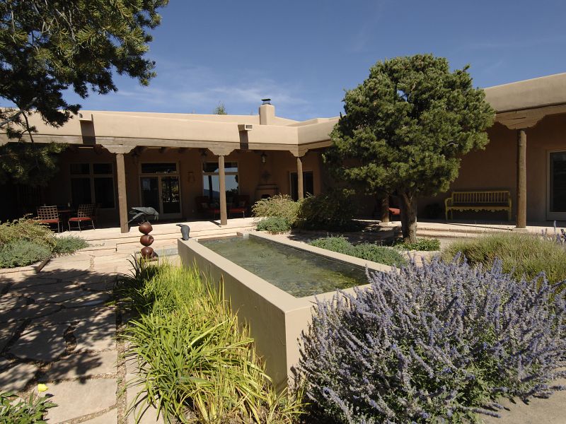 ESTILO RUSTICO: Patios Estilo Santa Fe