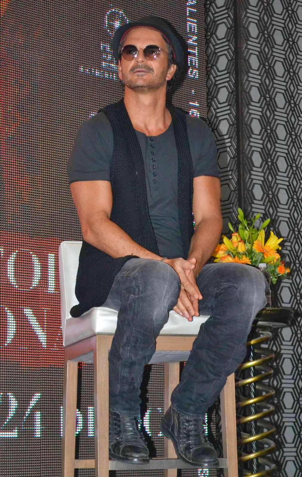 News Graphic: Presentación del nuevo disco de Arjona