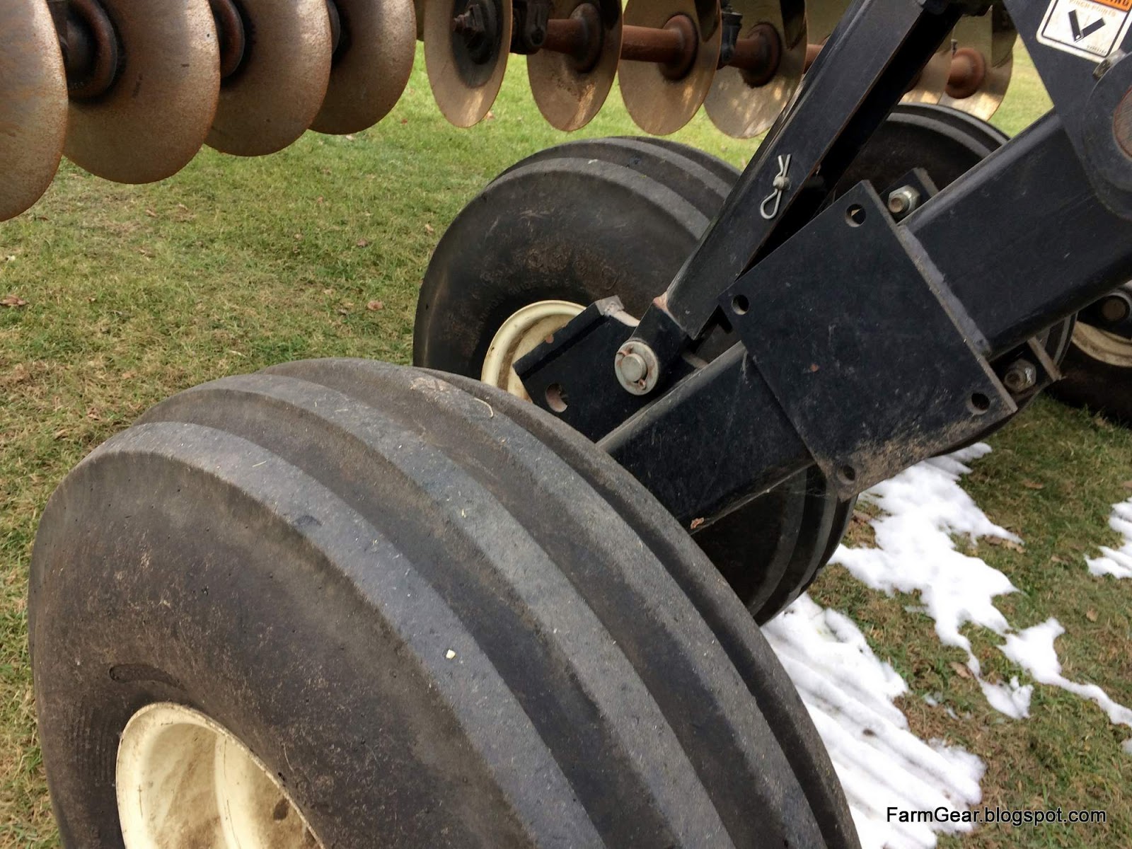 M&W 1700 Earthmaster Disc Ripper