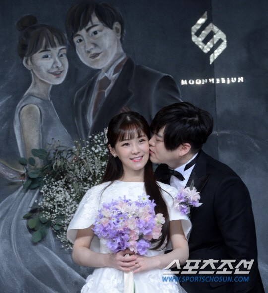 Moon Hee Jun opens up about becoming a dad with a heavy heart