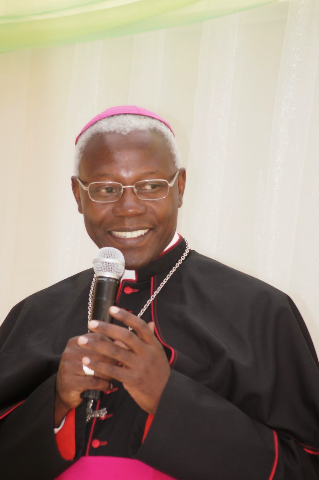 Yakela Otchili, Vindikiya Esunga!