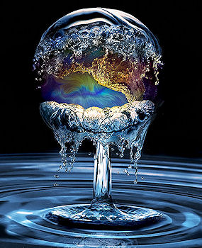 The Presurfer: Fluid Dynamics And Liquid Photography