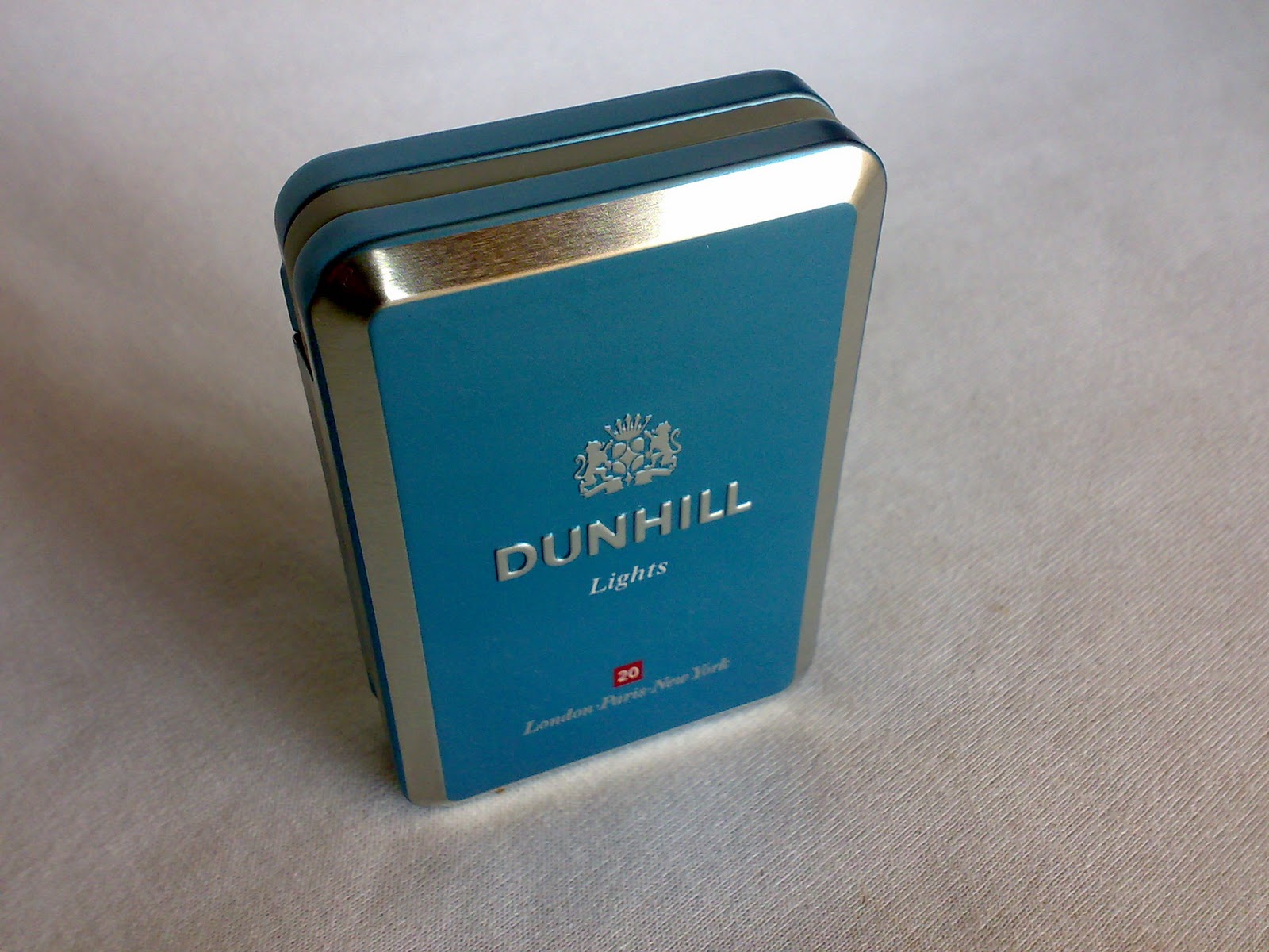 Pictures Blog: Dunhill Lights Metal Box