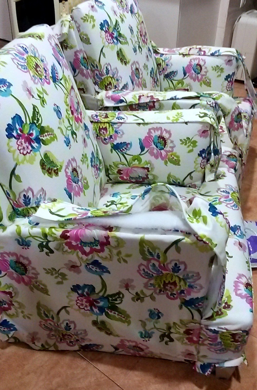 EL DESVÁN DE LOS TRASTUCOS: BUTACAS TAPIZADAS CON ESTAMPADO DE FLORES