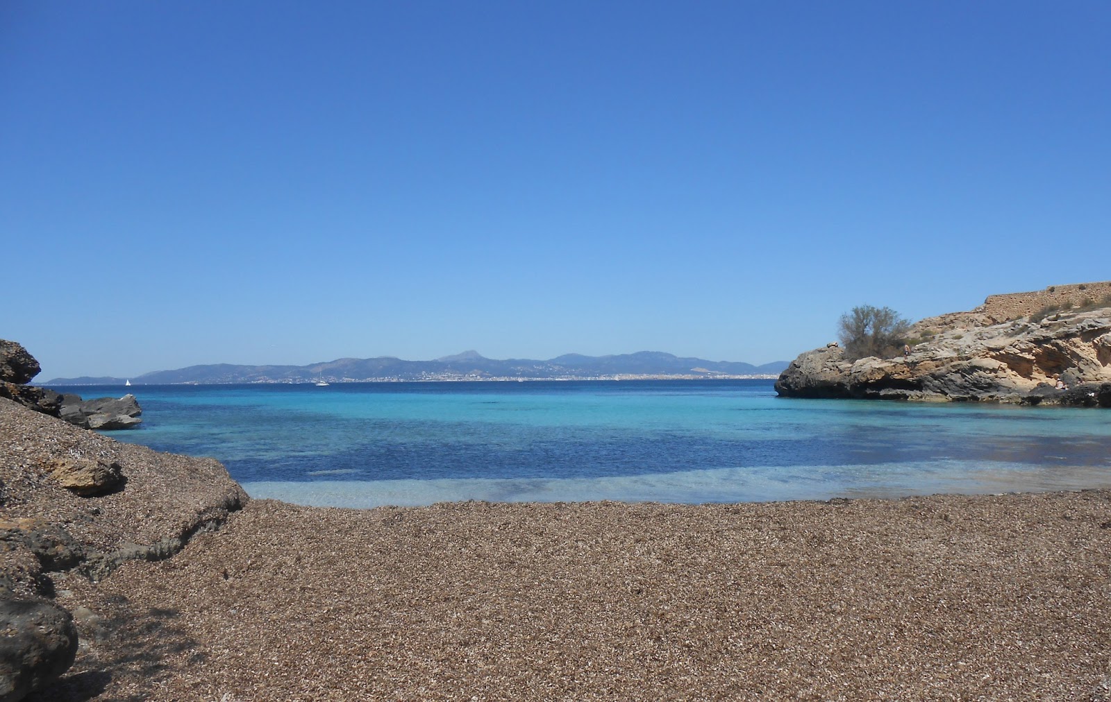 A tuttiplan: VAMOS... a bañarnos en Cala Blava