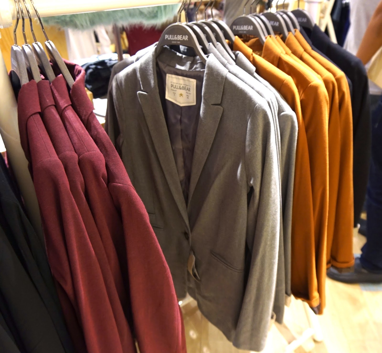 Pull And Bear Opens in Manila + Store Tour + My Favorite item at Pull ...