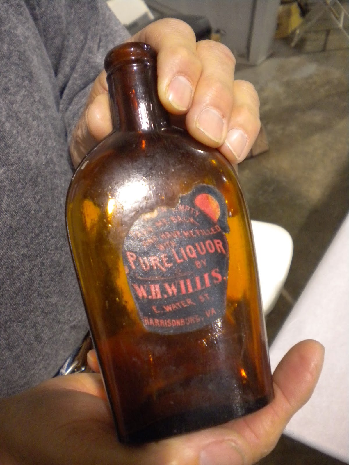 RightsideVA: The Historical Bottle Diggers of Virginia bottle show...
