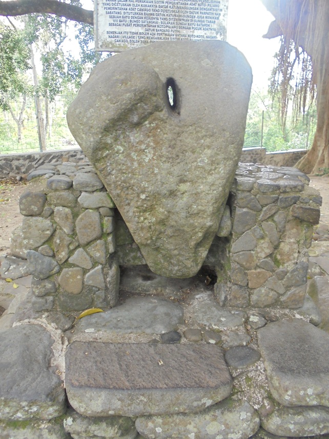 SENI LAMA MELAYU (MALAY OLDEN ART): Batu Batikam