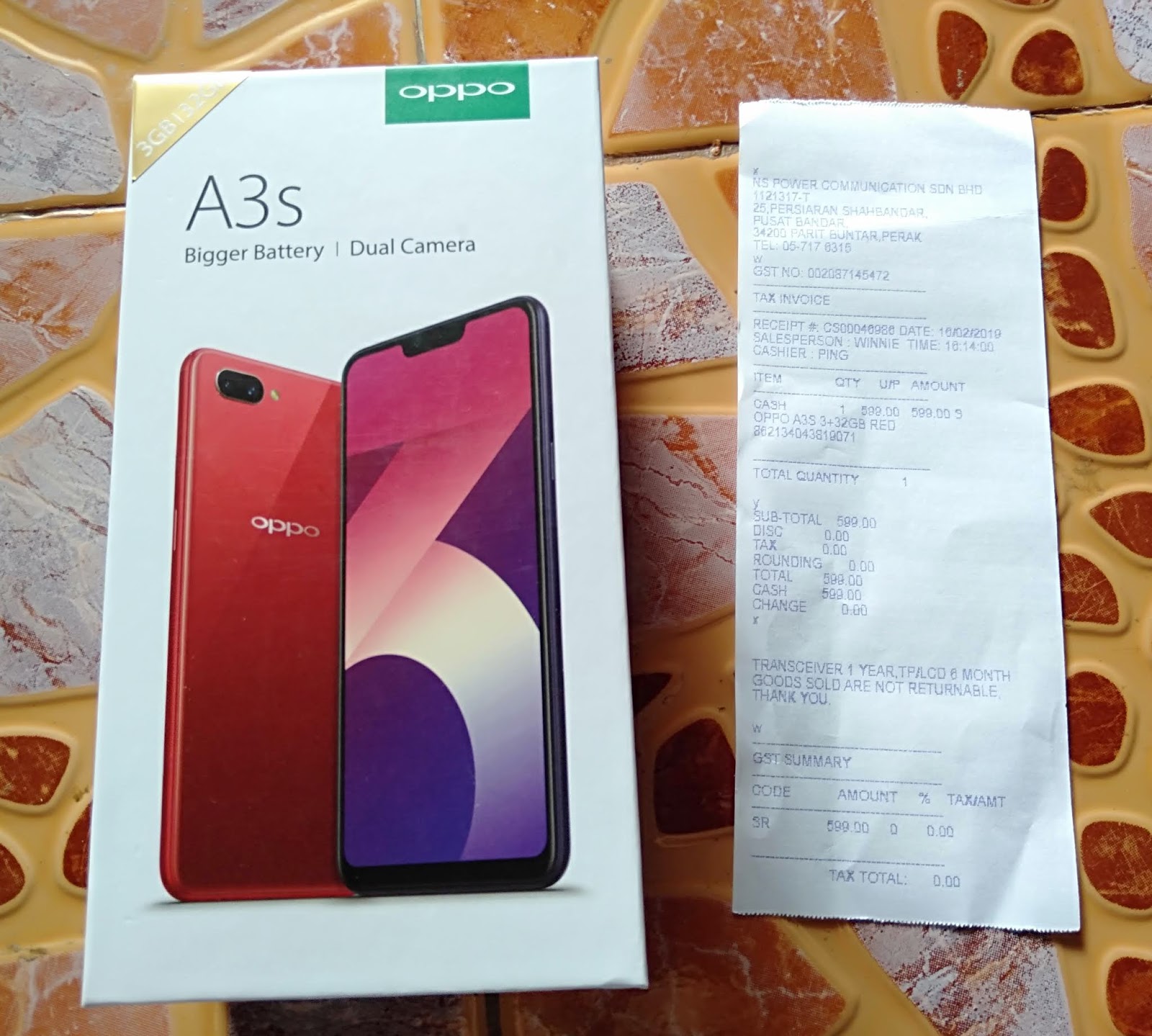 Manis Strawberi: Beli Telefon Bimbit Baru :)