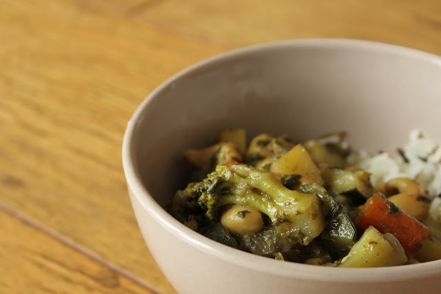 vanilla blonde: Žaliasis daržovių karis su anakardžiais bei kokosų pienu