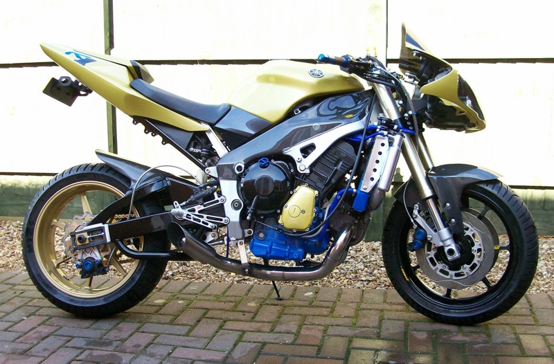 Esportes-SuperBikes: Yamaha R1 Turbo naked!