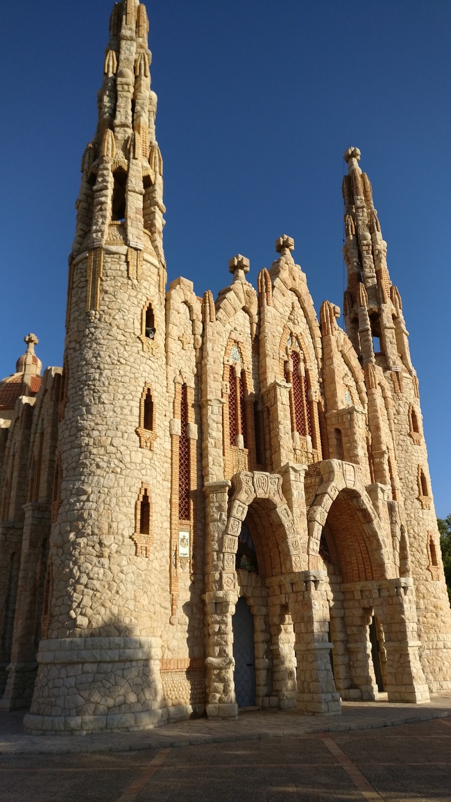 UN OJO EN EL CIELO: Santuario de santa María Magdalena y castillo de ...