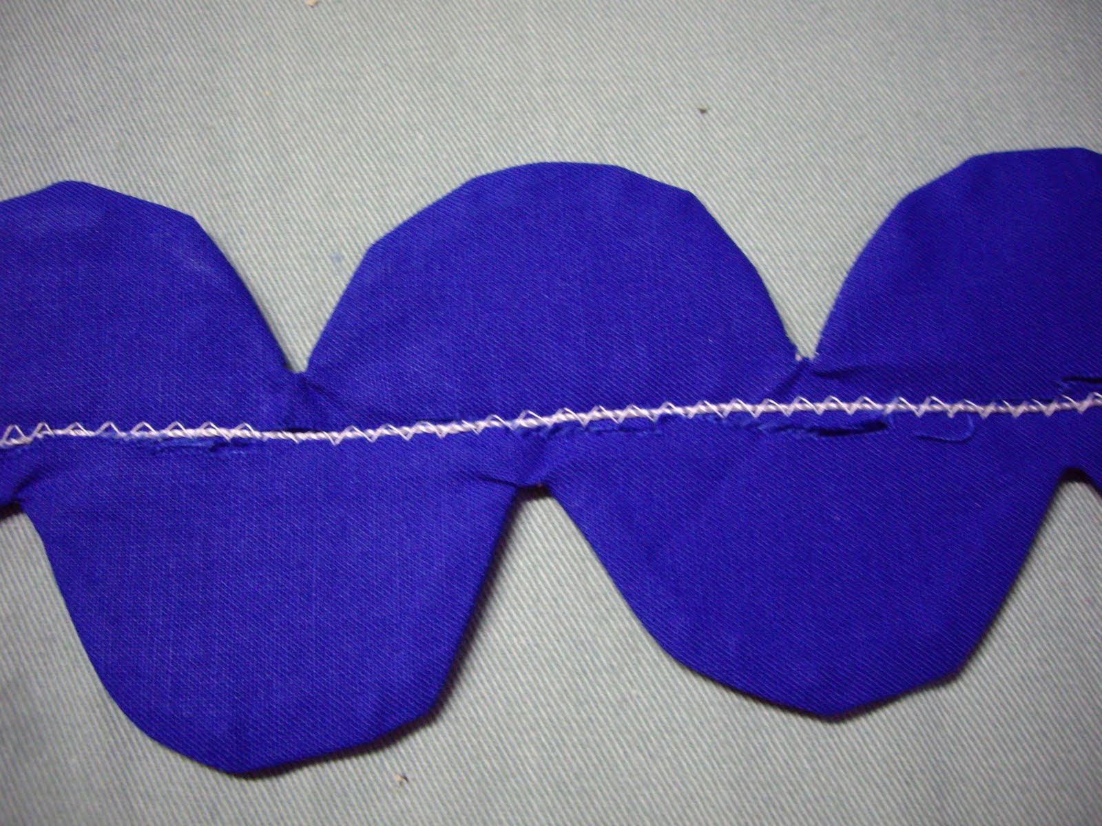 Material Girls Quilts: gathered ric rac tutorial