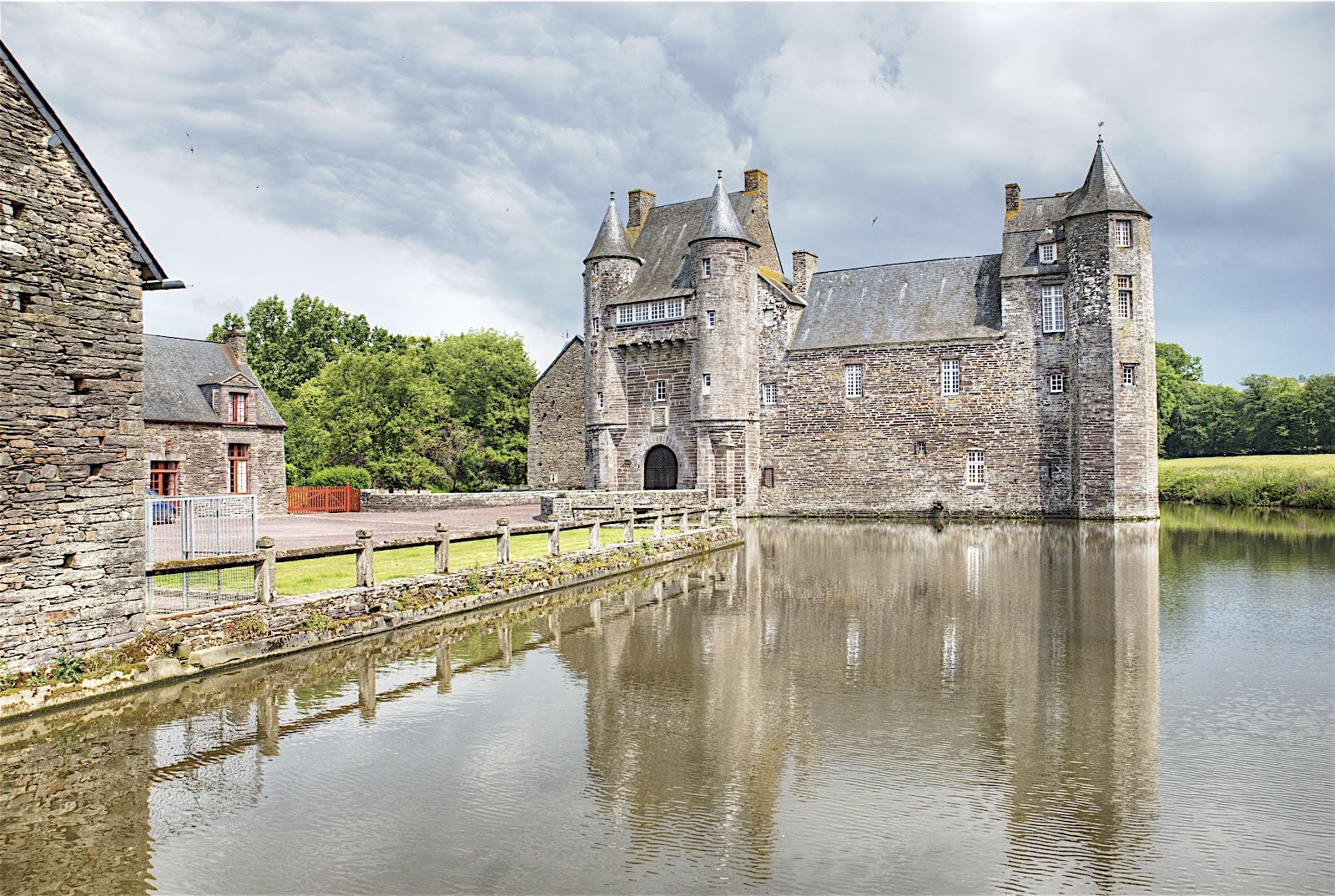 Castles in Europe: Trécesson