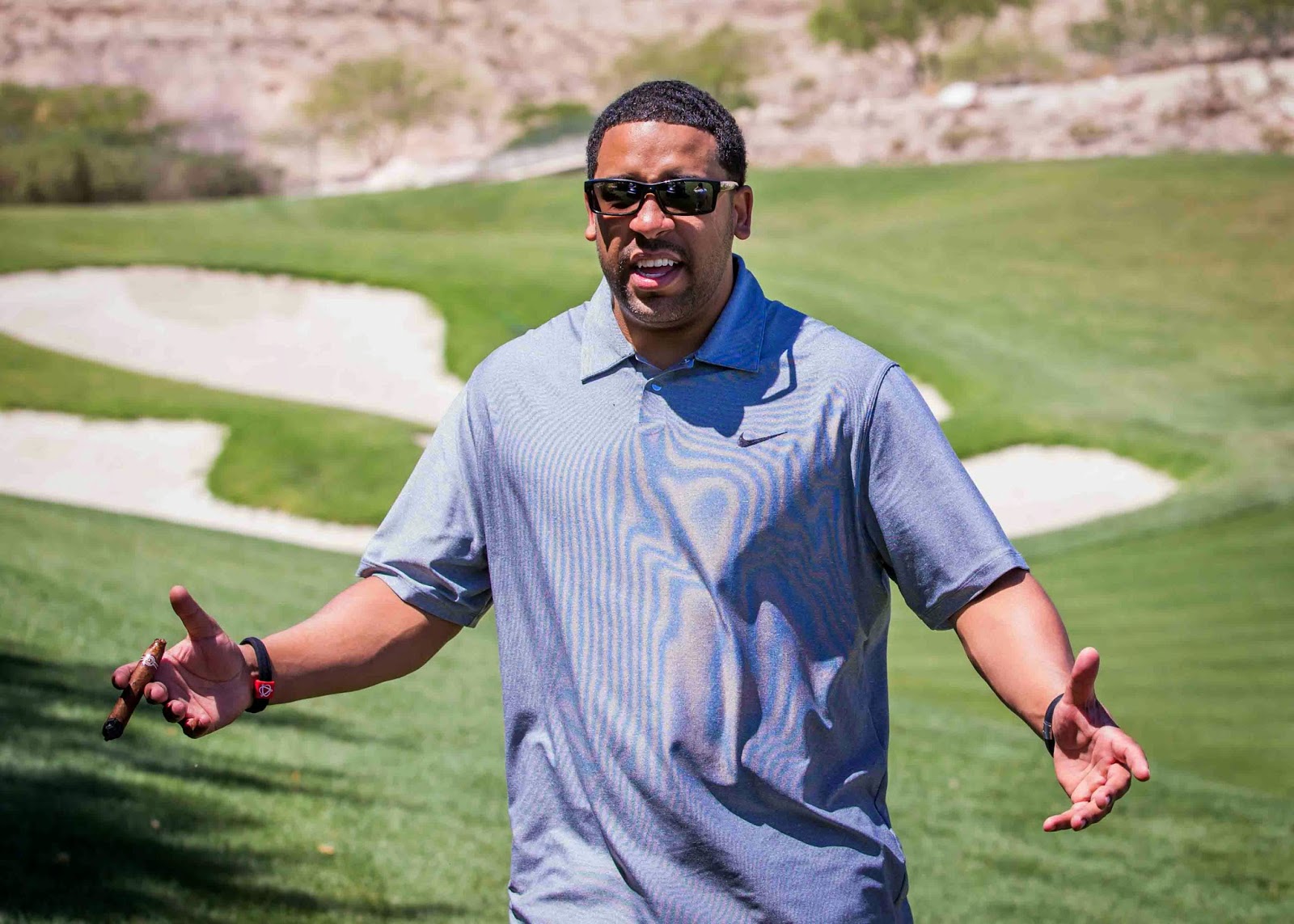 ANTHONY ANDERSON PLAYS TWISTER IN LAS VEGAS