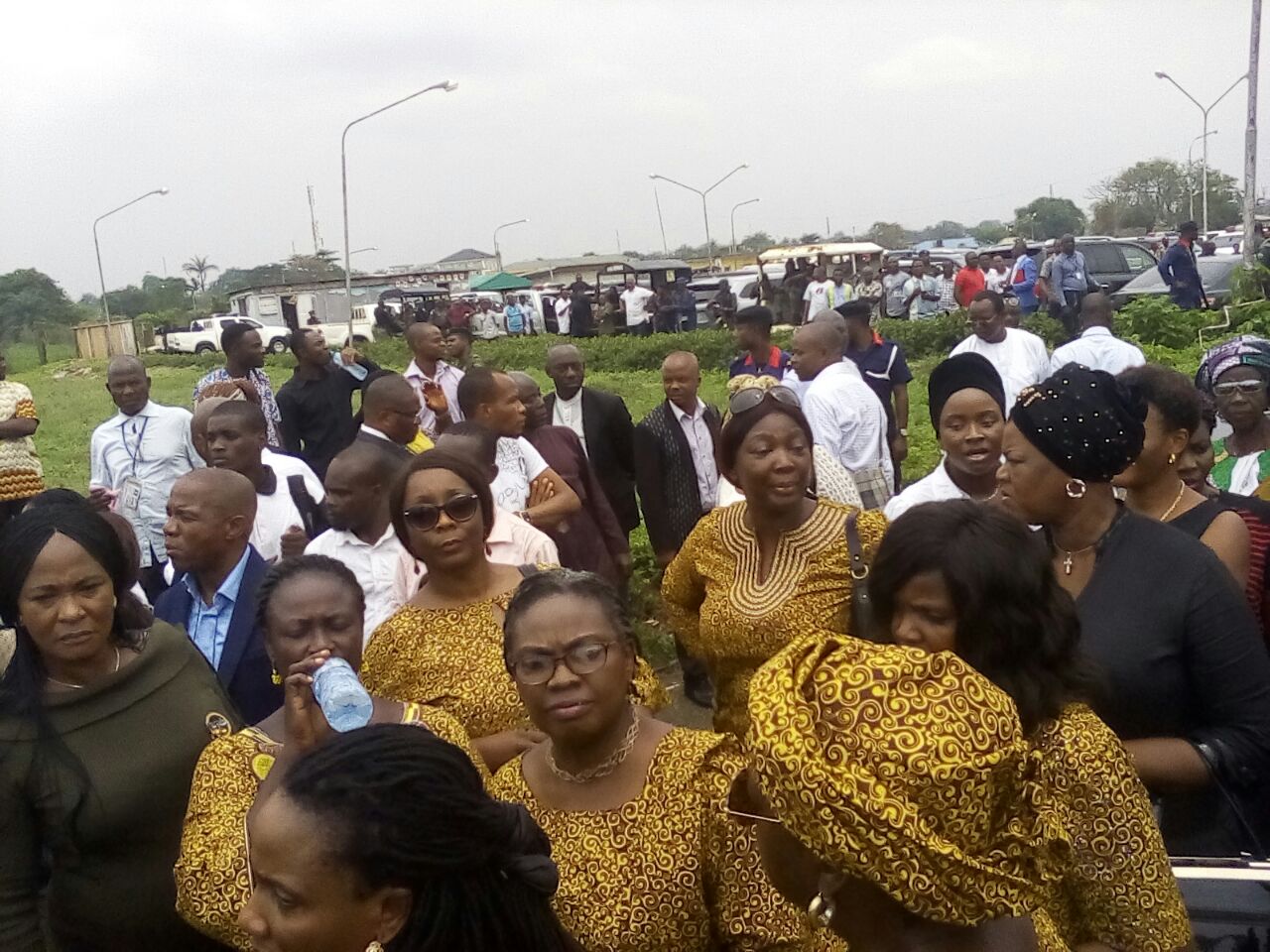 FACTBECKIE BLOG: REMAINS OF ELDER STATESMAN DR. OGBEMUDIA ARRIVES HIS ...