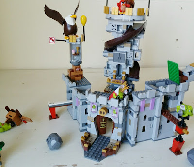 REVIEW: LEGO Angry Birds King Pig's Castle | The Test Pit