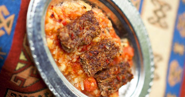 Kebab with tomato and capsicum sauce (ezmeli kebap) recipe | LEBANESE ...